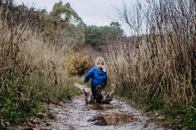 The benefits of mud play - KIDDO Mag