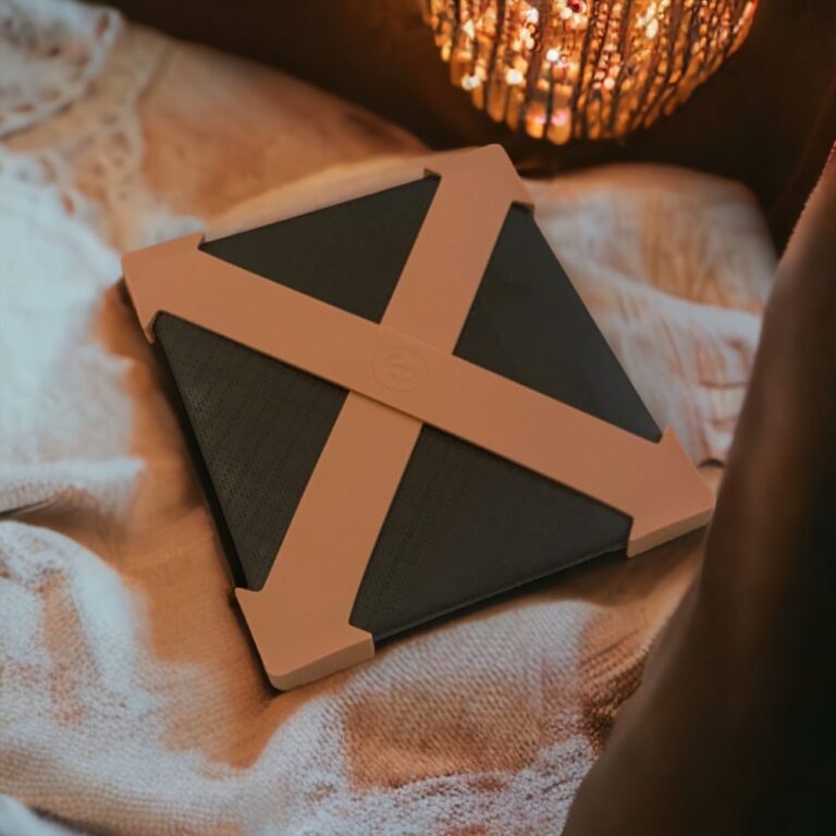 Strapsicle: A unique Kindle accessory - KIDDO Mag