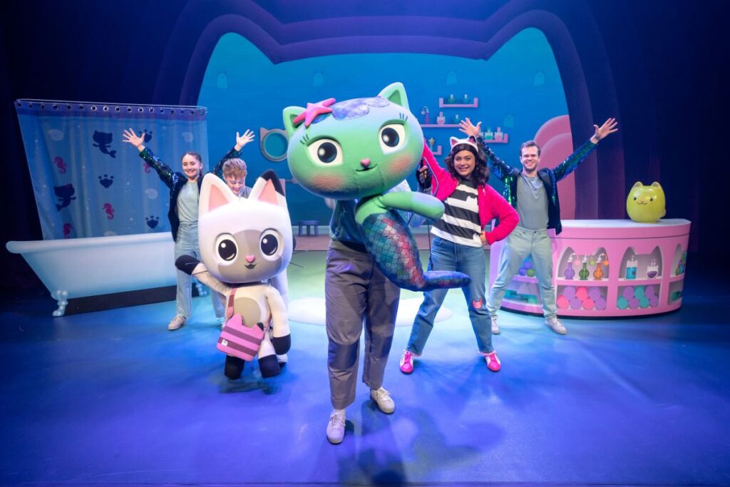Gabby and her friends hit the stage! - KIDDO Mag