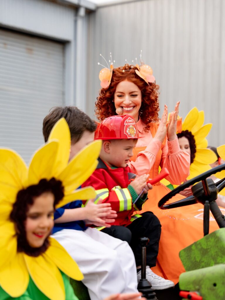 Emma Memma joins the fun at the National Pharmacies Christmas Pageant ...